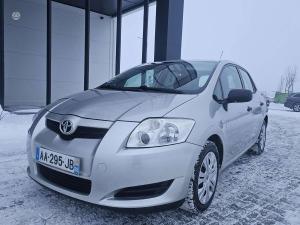 Grey Toyota Auris 2009 in Vilnius, with an engine capacity of 1.40 L and mileage of 237 thousand km for 3700 €, photo 9 on AUTOMOTO.COM.LV