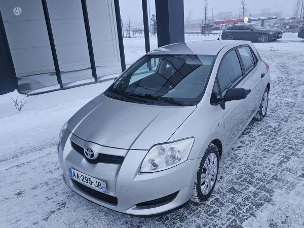 Pelēks Toyota Auris 2009 Viļņa, ar dzinēja tilpumu 1.40 L un nobraukumu 237 tūkst. km par 3700 €, foto 10 vietnē AUTOMOTO.COM.LV