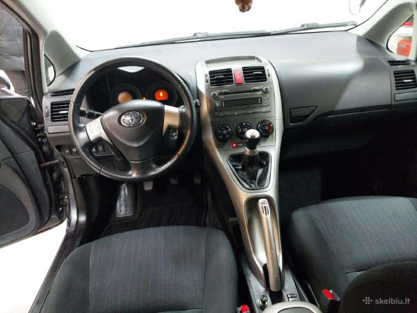 Серый Тойота Аурис 2009 в Шилале, объемом двигателя 1.40 л и пробегом 194 тыс. км за 3800 €, фото 1 на AUTOMOTO.COM.LV