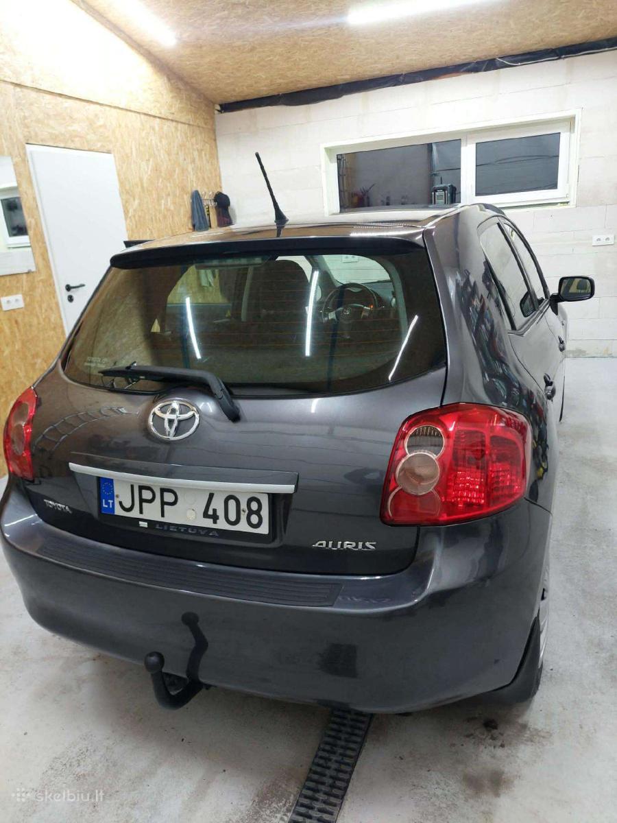 Grey Toyota Auris 2009 in Silale, with an engine capacity of 1.40 L and mileage of 194 thousand km for 3800 €, photo 3 on AUTOMOTO.COM.LV