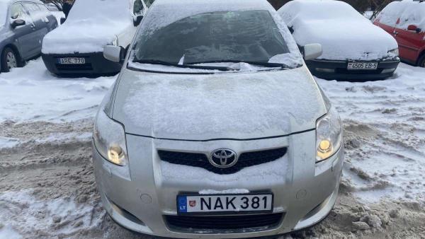 Grey Toyota Auris 2009 in Vilnius, with an engine capacity of 2.00 L and mileage of 268 thousand km for 1850 €, photo 4 on AUTOMOTO.COM.LV