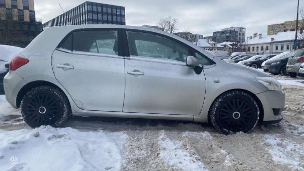 Grey Toyota Auris 2009 in Vilnius, with an engine capacity of 2.00 L and mileage of 268 thousand km for 1850 €, photo 8 on AUTOMOTO.COM.LV