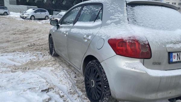 Pelēks Toyota Auris 2009 Viļņa, ar dzinēja tilpumu 2.00 L un nobraukumu 268 tūkst. km par 1850 €, foto 11 vietnē AUTOMOTO.COM.LV