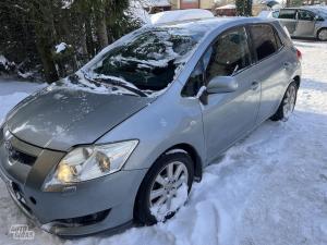 Grey Toyota Auris 2009 in Siauliai, with an engine capacity of 1.40 L and mileage of 301 thousand km for 1750 €, photo  on AUTOMOTO.COM.LV
