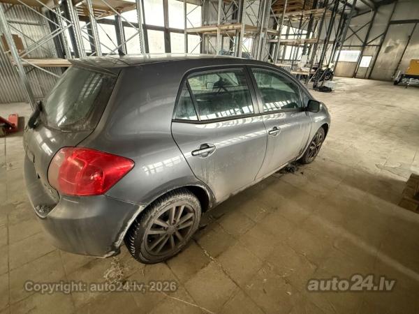 Pelēks Toyota Auris 2009 Tallina, ar dzinēja tilpumu 1.60 L un nobraukumu 233 tūkst. km par 3000 €, foto 4 vietnē AUTOMOTO.COM.LV