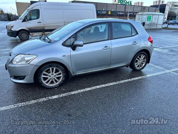 Grey Toyota Auris 2009 in Tallinn, with an engine capacity of 1.60 L and mileage of 203 thousand km for 3900 €, photo 1 on AUTOMOTO.COM.LV