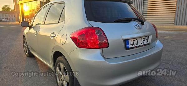 Grey Toyota Auris 2009 in Johvi, with an engine capacity of 1.40 L and mileage of 315 thousand km for 3600 €, photo 2 on AUTOMOTO.COM.LV