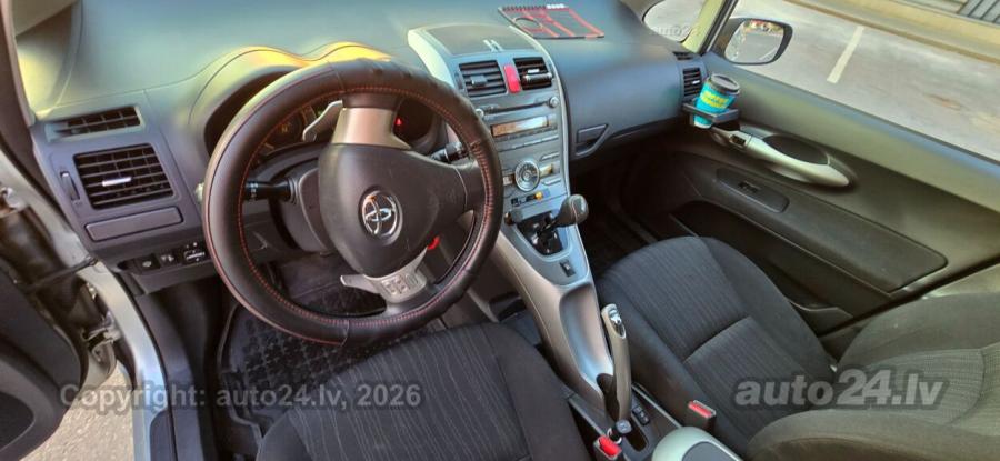 Pelēks Toyota Auris 2009 Jehvi, ar dzinēja tilpumu 1.40 L un nobraukumu 315 tūkst. km par 3600 €, foto 7 vietnē AUTOMOTO.COM.LV