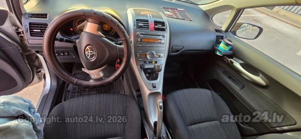 Grey Toyota Auris 2009 in Johvi, with an engine capacity of 1.40 L and mileage of 315 thousand km for 3600 €, photo 8 on AUTOMOTO.COM.LV