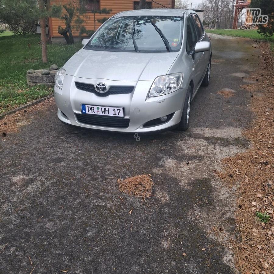 Pelēks Toyota Auris 2009 Marijampole, ar dzinēja tilpumu 2.00 L un nobraukumu 237 tūkst. km par 2900 €, foto 3 vietnē AUTOMOTO.COM.LV
