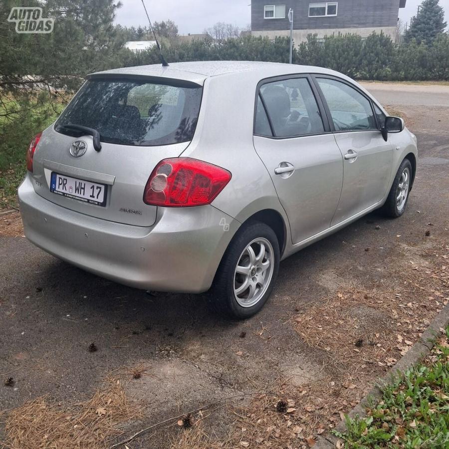 Pelēks Toyota Auris 2009 Marijampole, ar dzinēja tilpumu 2.00 L un nobraukumu 237 tūkst. km par 2900 €, foto 4 vietnē AUTOMOTO.COM.LV