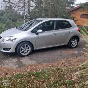 Pelēks Toyota Auris 2009 Marijampole, ar dzinēja tilpumu 2.00 L un nobraukumu 237 tūkst. km par 2900 €, foto 5 vietnē AUTOMOTO.COM.LV