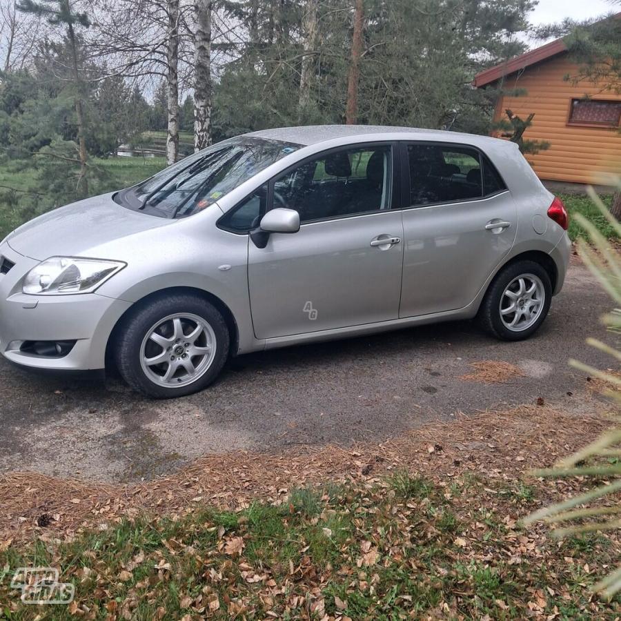 Pelēks Toyota Auris 2009 Marijampole, ar dzinēja tilpumu 2.00 L un nobraukumu 237 tūkst. km par 2900 €, foto 5 vietnē AUTOMOTO.COM.LV