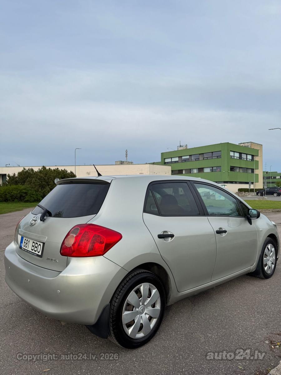Pelēks Toyota Auris 2009 Tallina, ar dzinēja tilpumu 1.40 L un nobraukumu 157 tūkst. km par 2950 €, foto 6 vietnē AUTOMOTO.COM.LV