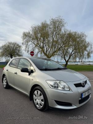 Pelēks Toyota Auris 2009 Tallina, ar dzinēja tilpumu 1.40 L un nobraukumu 157 tūkst. km par 2950 €, foto 7 vietnē AUTOMOTO.COM.LV