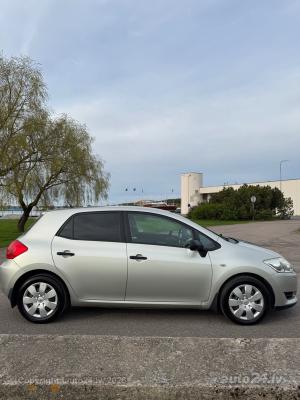 Pelēks Toyota Auris 2009 Tallina, ar dzinēja tilpumu 1.40 L un nobraukumu 157 tūkst. km par 2950 €, foto 8 vietnē AUTOMOTO.COM.LV