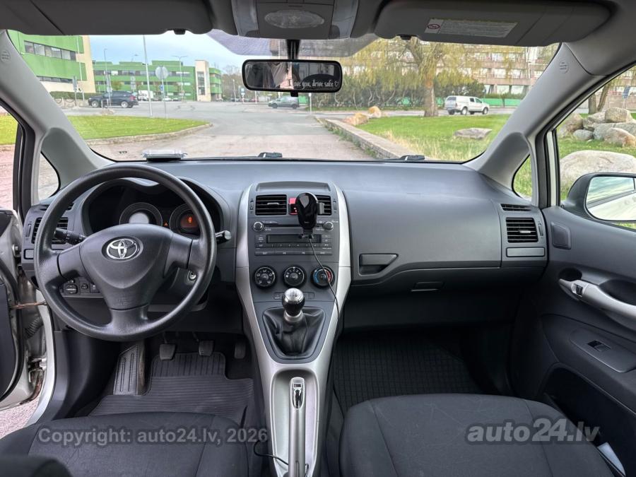 Pelēks Toyota Auris 2009 Tallina, ar dzinēja tilpumu 1.40 L un nobraukumu 157 tūkst. km par 2950 €, foto 11 vietnē AUTOMOTO.COM.LV