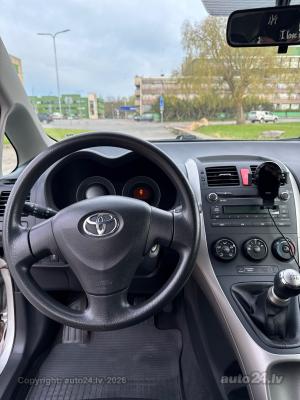 Pelēks Toyota Auris 2009 Tallina, ar dzinēja tilpumu 1.40 L un nobraukumu 157 tūkst. km par 2950 €, foto 12 vietnē AUTOMOTO.COM.LV