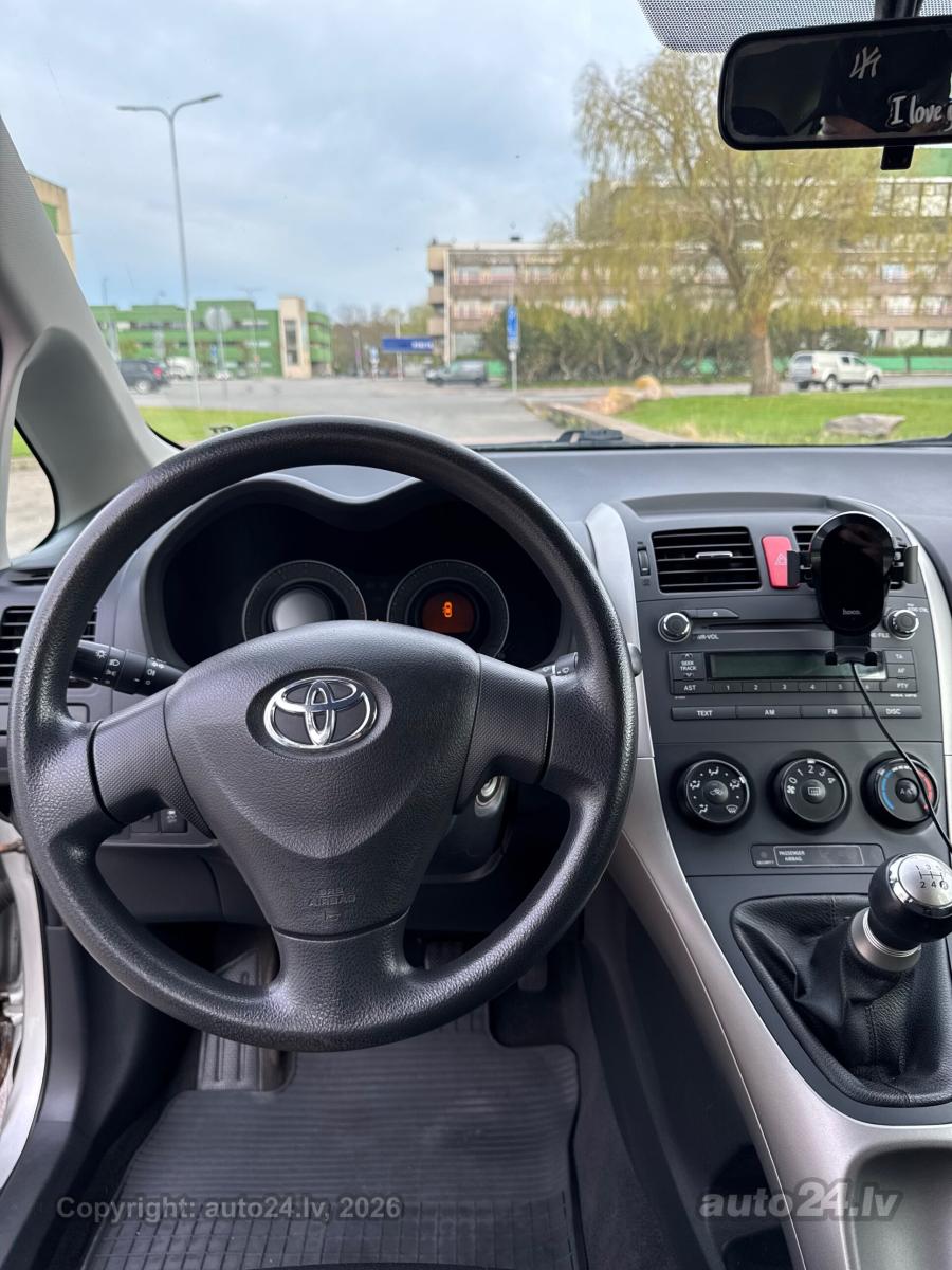 Pelēks Toyota Auris 2009 Tallina, ar dzinēja tilpumu 1.40 L un nobraukumu 157 tūkst. km par 2950 €, foto 12 vietnē AUTOMOTO.COM.LV