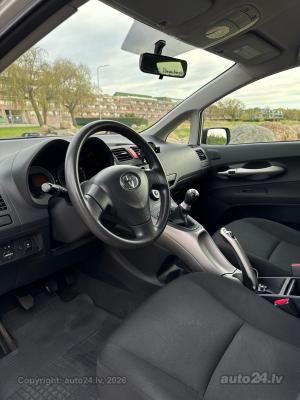 Pelēks Toyota Auris 2009 Tallina, ar dzinēja tilpumu 1.40 L un nobraukumu 157 tūkst. km par 2950 €, foto 15 vietnē AUTOMOTO.COM.LV