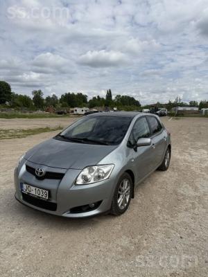 Pelēks Toyota Auris 2009 Rīga, ar dzinēja tilpumu 1.60 L un nobraukumu 286 tūkst. km par 2990 €, foto  vietnē AUTOMOTO.COM.LV