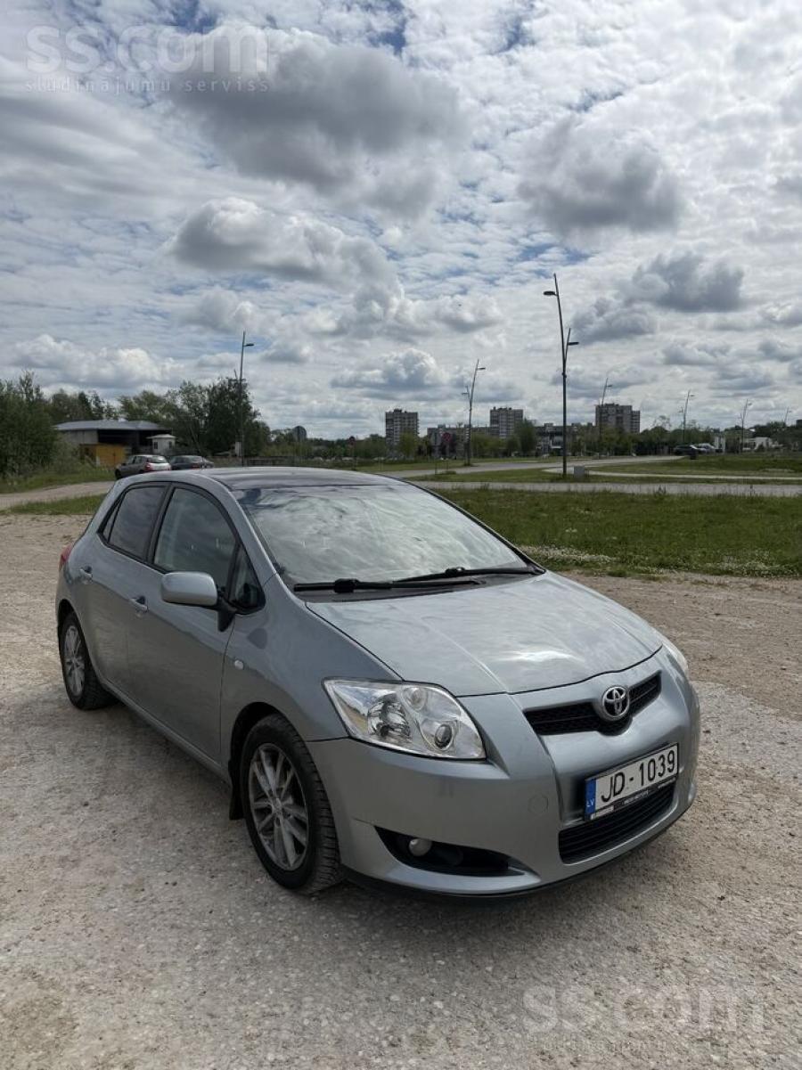 Pelēks Toyota Auris 2009 Rīga, ar dzinēja tilpumu 1.60 L un nobraukumu 286 tūkst. km par 2990 €, foto 3 vietnē AUTOMOTO.COM.LV