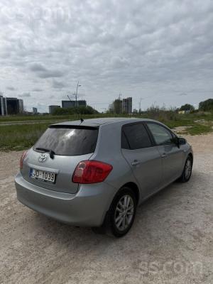 Pelēks Toyota Auris 2009 Rīga, ar dzinēja tilpumu 1.60 L un nobraukumu 286 tūkst. km par 2990 €, foto 4 vietnē AUTOMOTO.COM.LV