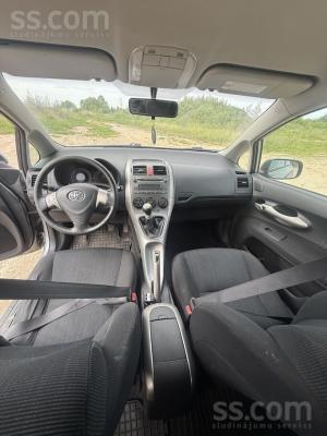 Pelēks Toyota Auris 2009 Rīga, ar dzinēja tilpumu 1.60 L un nobraukumu 286 tūkst. km par 2990 €, foto 6 vietnē AUTOMOTO.COM.LV