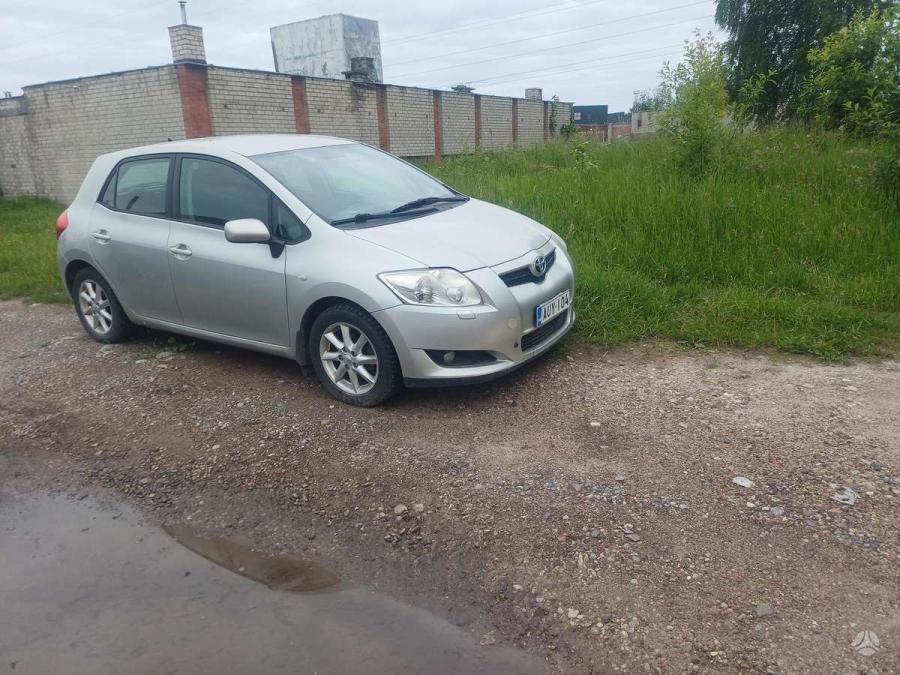 Grey Toyota Auris 2009 in Kaunas, with an engine capacity of 1.36 L and mileage of 377 thousand km for 1200 €, photo 5 on AUTOMOTO.COM.LV