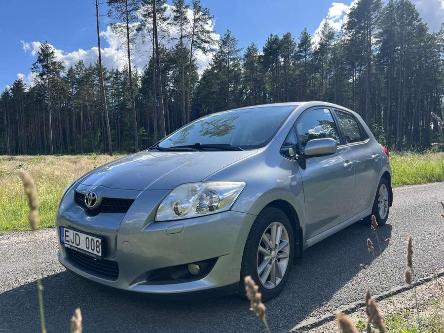 Grey Toyota Auris 2009 in Vilnius, with an engine capacity of 1.36 L and mileage of 168 thousand km for 2850 €, photo 3 on AUTOMOTO.COM.LV