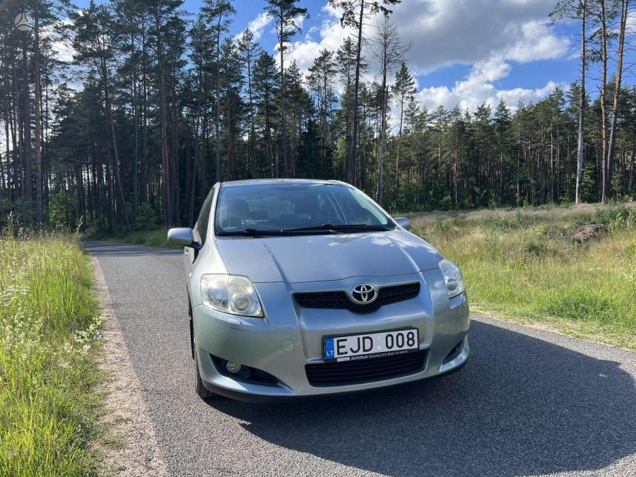 Grey Toyota Auris 2009 in Vilnius, with an engine capacity of 1.36 L and mileage of 168 thousand km for 2850 €, photo 4 on AUTOMOTO.COM.LV