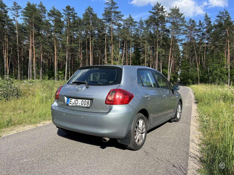 Grey Toyota Auris 2009 in Vilnius, with an engine capacity of 1.36 L and mileage of 168 thousand km for 2850 €, photo 5 on AUTOMOTO.COM.LV