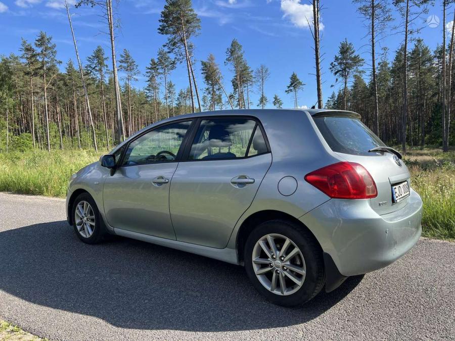 Grey Toyota Auris 2009 in Vilnius, with an engine capacity of 1.36 L and mileage of 168 thousand km for 2850 €, photo 7 on AUTOMOTO.COM.LV