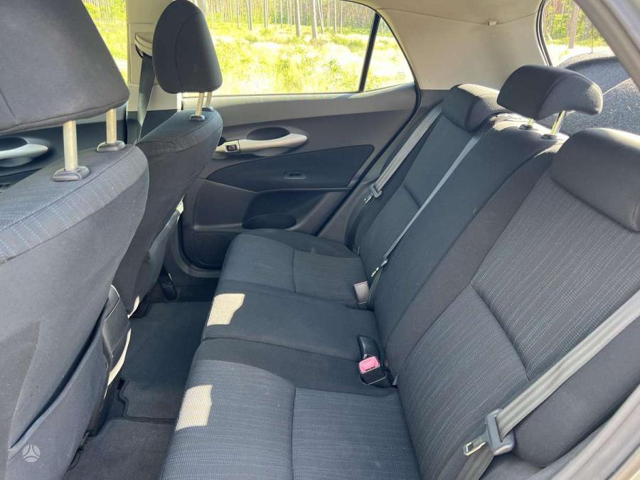 Grey Toyota Auris 2009 in Vilnius, with an engine capacity of 1.36 L and mileage of 168 thousand km for 2850 €, photo 11 on AUTOMOTO.COM.LV