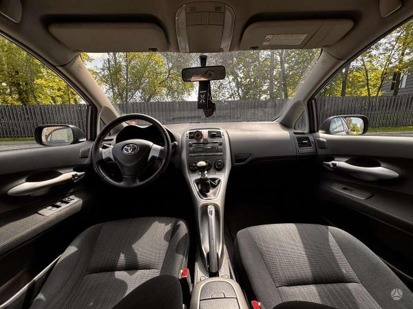 Pelēks Toyota Auris 2009 Kauņa, ar dzinēja tilpumu 1.60 L un nobraukumu 270 tūkst. km par 3400 €, foto 10 vietnē AUTOMOTO.COM.LV