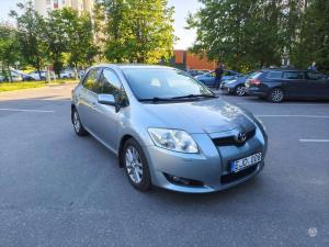 Pelēks Toyota Auris 2009 Viļņa, ar dzinēja tilpumu 1.36 L un nobraukumu 168 tūkst. km par 3000 €, foto  vietnē AUTOMOTO.COM.LV