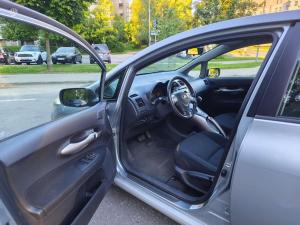 Pelēks Toyota Auris 2009 Viļņa, ar dzinēja tilpumu 1.36 L un nobraukumu 168 tūkst. km par 3000 €, foto 12 vietnē AUTOMOTO.COM.LV