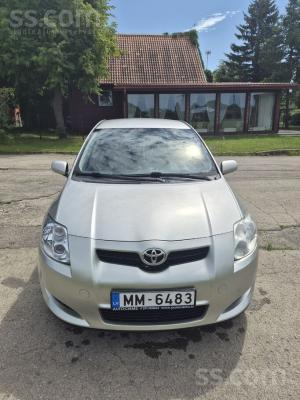 Pelēks Toyota Auris 2009 Ogre, ar dzinēja tilpumu 2.00 L un nobraukumu 219 tūkst. km par 3000 €, foto  vietnē AUTOMOTO.COM.LV