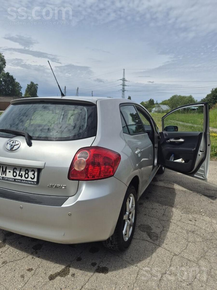 Pelēks Toyota Auris 2009 Ogre, ar dzinēja tilpumu 2.00 L un nobraukumu 219 tūkst. km par 3000 €, foto 5 vietnē AUTOMOTO.COM.LV
