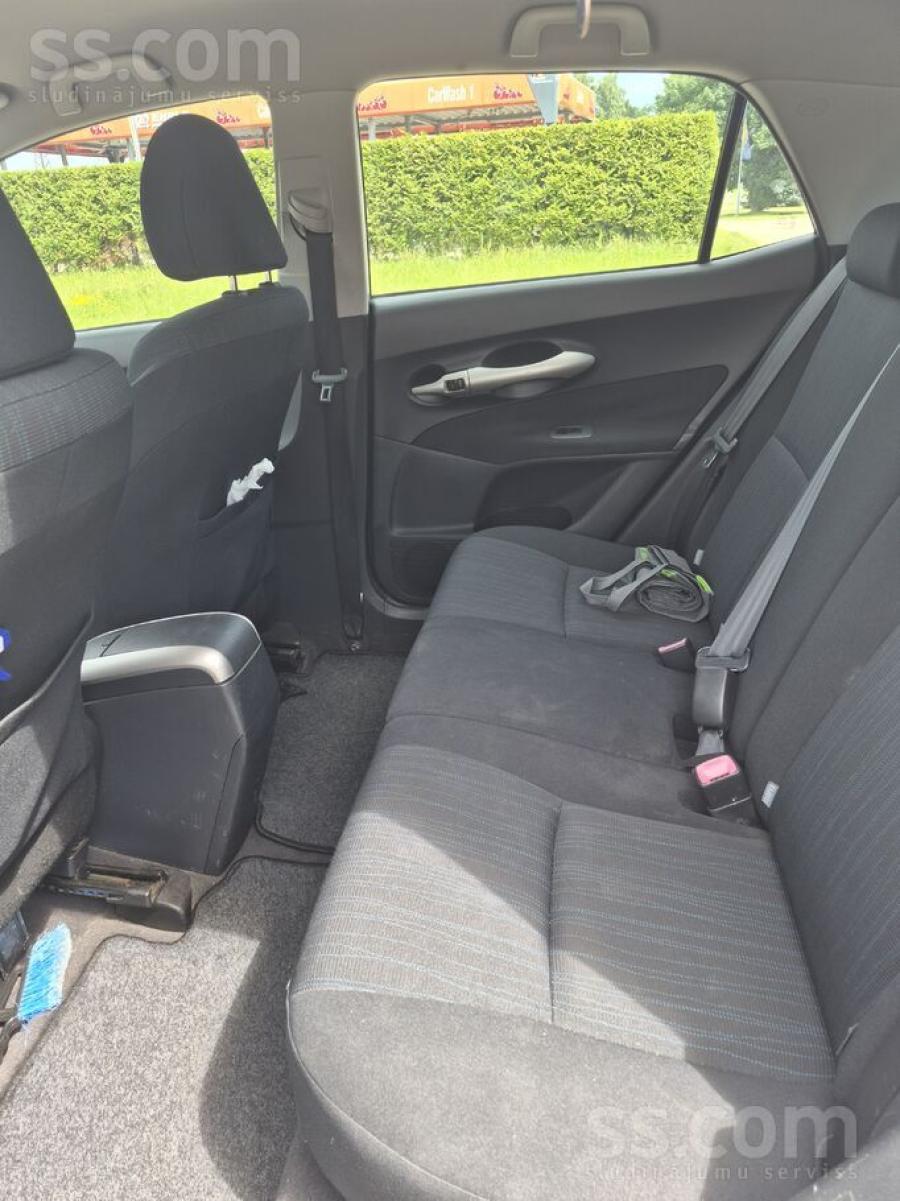 Pelēks Toyota Auris 2009 Ogre, ar dzinēja tilpumu 2.00 L un nobraukumu 219 tūkst. km par 3000 €, foto 7 vietnē AUTOMOTO.COM.LV
