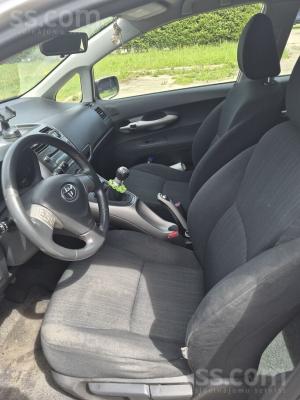 Pelēks Toyota Auris 2009 Ogre, ar dzinēja tilpumu 2.00 L un nobraukumu 219 tūkst. km par 3000 €, foto 8 vietnē AUTOMOTO.COM.LV
