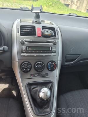Pelēks Toyota Auris 2009 Ogre, ar dzinēja tilpumu 2.00 L un nobraukumu 219 tūkst. km par 3000 €, foto 9 vietnē AUTOMOTO.COM.LV