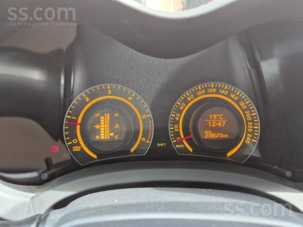 Grey Toyota Auris 2009 in Ogre, with an engine capacity of 2.00 L and mileage of 219 thousand km for 3000 €, photo 9 on AUTOMOTO.COM.LV