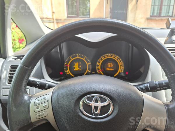 Grey Toyota Auris 2009 in Ogre, with an engine capacity of 2.00 L and mileage of 219 thousand km for 3000 €, photo 10 on AUTOMOTO.COM.LV