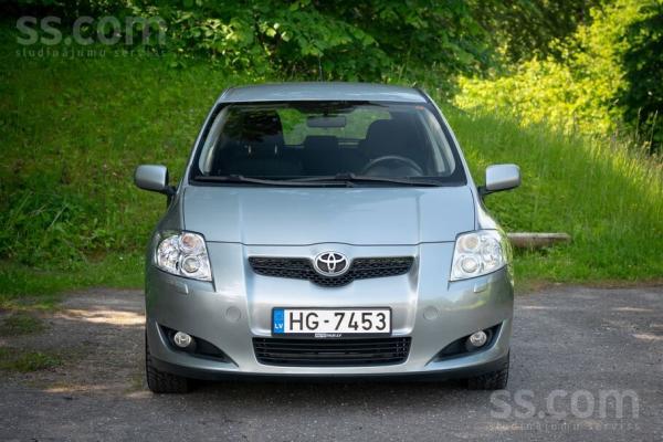 Pelēks Toyota Auris 2009 Talsi, ar dzinēja tilpumu 1.60 L un nobraukumu 191 tūkst. km par 3490 €, foto 2 vietnē AUTOMOTO.COM.LV