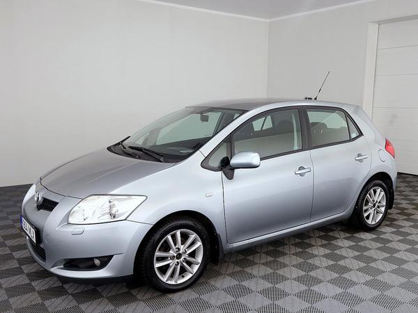 Grey Toyota Auris 2009 in Tallinn, with an engine capacity of 1.60 L and mileage of 129 thousand km for 3499 €, photo 2 on AUTOMOTO.COM.LV