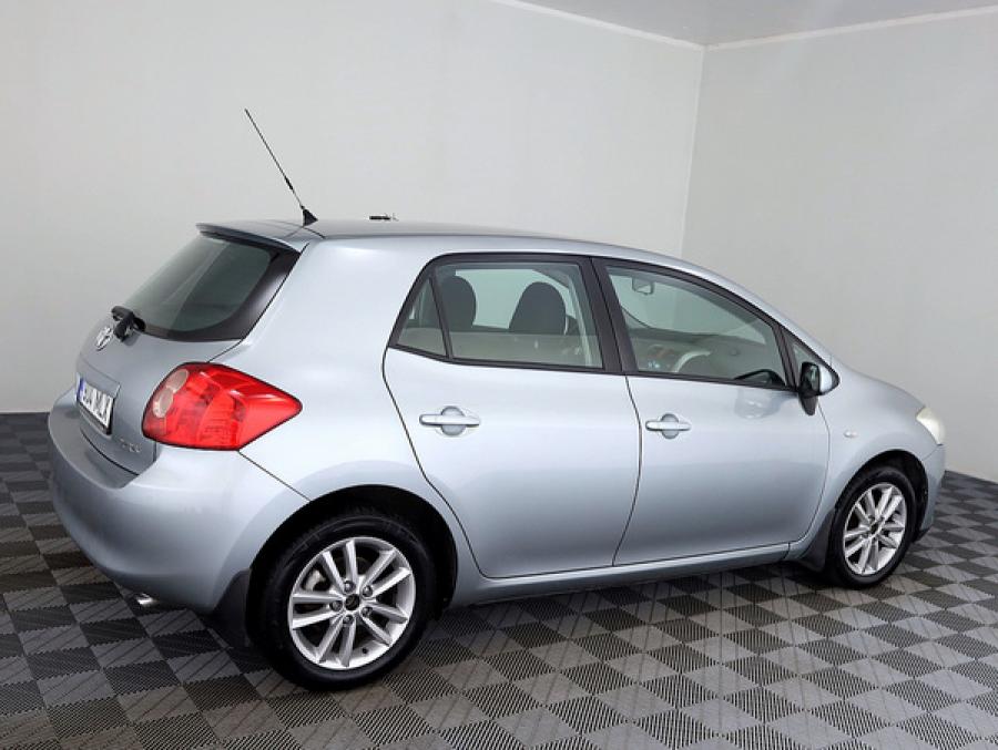 Pelēks Toyota Auris 2009 Tallina, ar dzinēja tilpumu 1.60 L un nobraukumu 129 tūkst. km par 3499 €, foto 4 vietnē AUTOMOTO.COM.LV