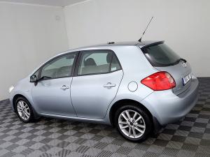 Pelēks Toyota Auris 2009 Tallina, ar dzinēja tilpumu 1.60 L un nobraukumu 129 tūkst. km par 3499 €, foto 5 vietnē AUTOMOTO.COM.LV