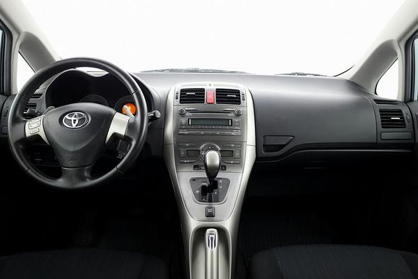 Grey Toyota Auris 2009 in Tallinn, with an engine capacity of 1.60 L and mileage of 129 thousand km for 3499 €, photo 5 on AUTOMOTO.COM.LV