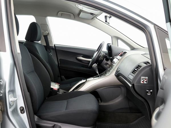Grey Toyota Auris 2009 in Tallinn, with an engine capacity of 1.60 L and mileage of 129 thousand km for 3499 €, photo 6 on AUTOMOTO.COM.LV